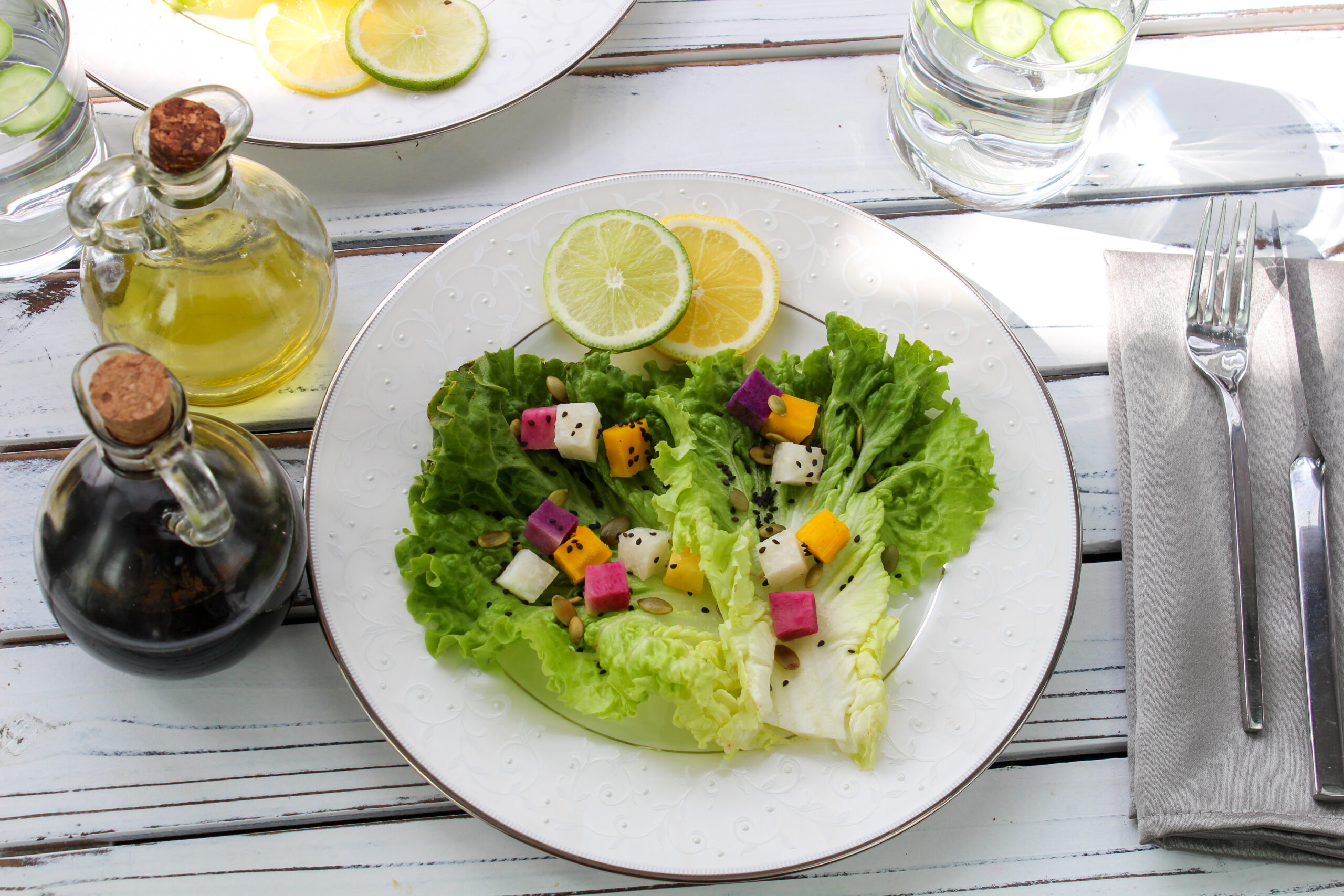 Light Refreshing Leaf Lettuce & Vegetable Cube Spa Salad